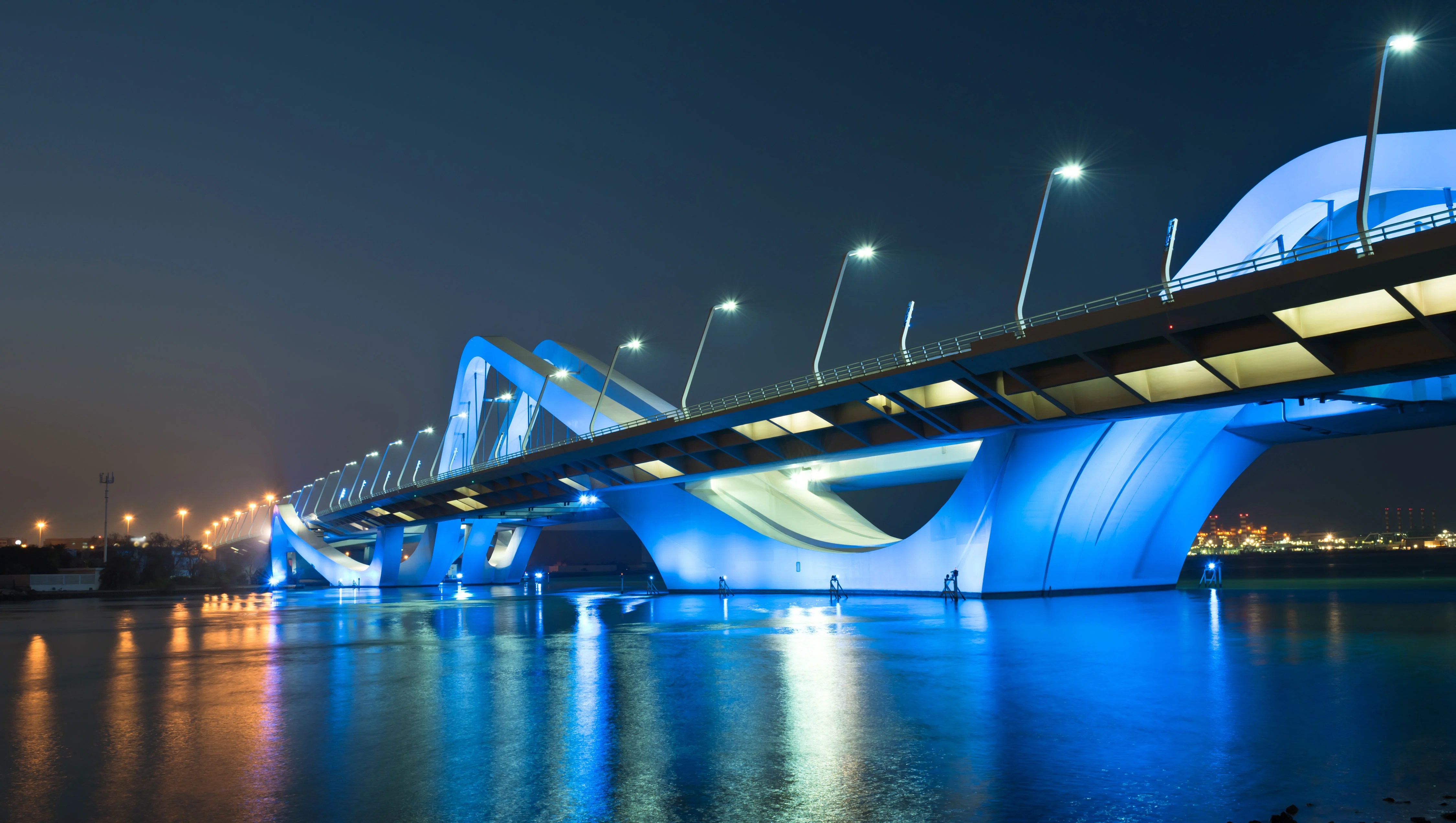 The Impact of Zaha Hadid’s Sheikh Zayed Bridge – Women build bridges